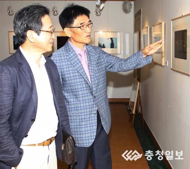 공무원 출신 사진작가 윤종섭 첫 전시회