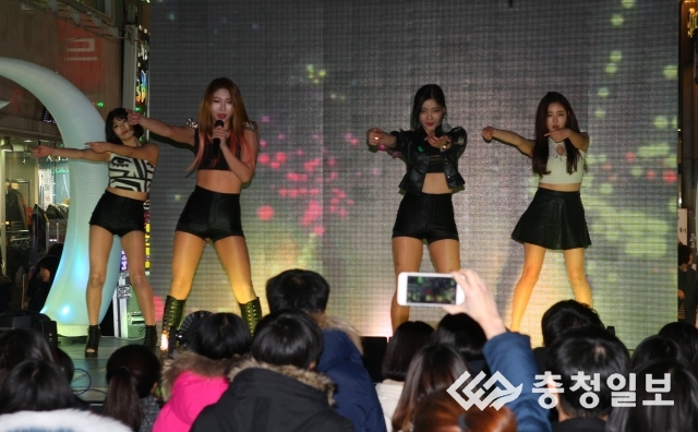 [청주 성안길 불빛축제] 시크앤젤 화려한 퍼포먼스로 무대 장악