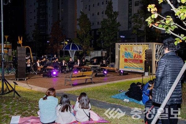 깊어가는 가을과 함께 일상으로 다가온 공연