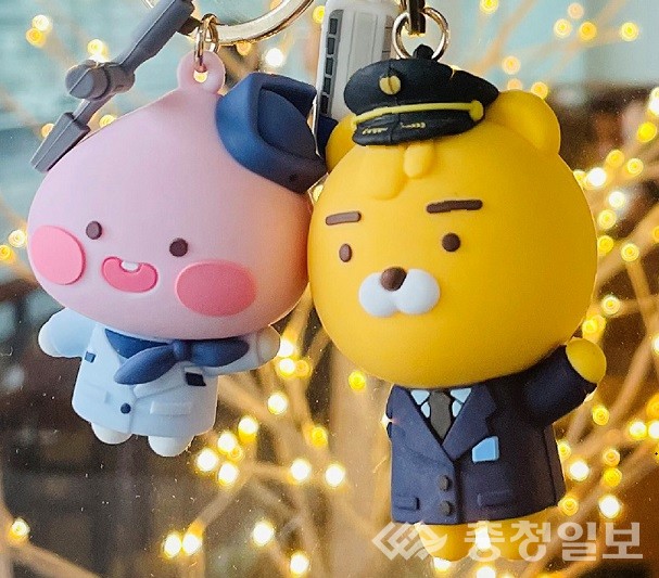 코레일, KTX기장 라이언, 승무원 어피치 키링 2종 출시