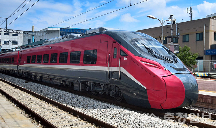 코레일, 신형열차 EMU-150 'ITX-마음' 공개