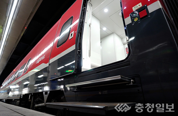 코레일, 신형열차 EMU-150 'ITX-마음' 공개