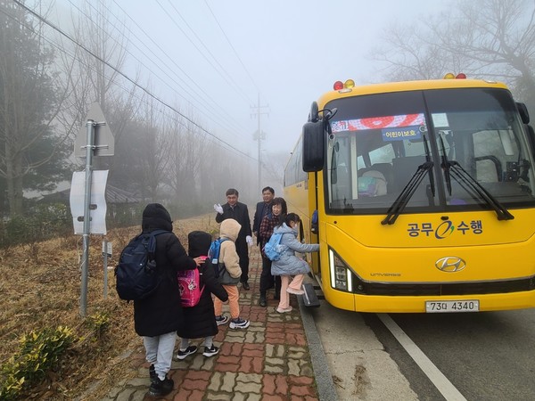 예산교육지원청, 통학로 점검 및 새학년 첫 등교 맞이 행사 열어