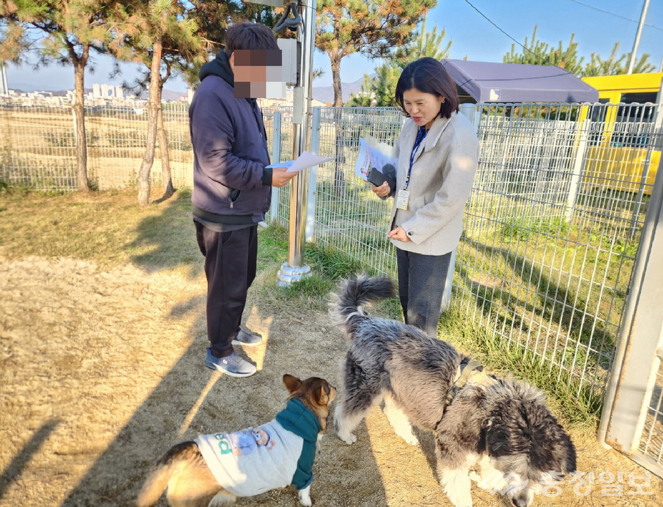 충주시, 공원·운동장 '펫티켓' 집중단속
