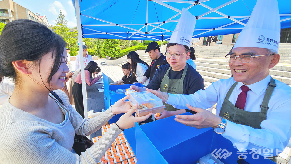 목원대, "총장이 쏜다"… 학생 손으로 만든 '정성 도시락' 300개 나눔