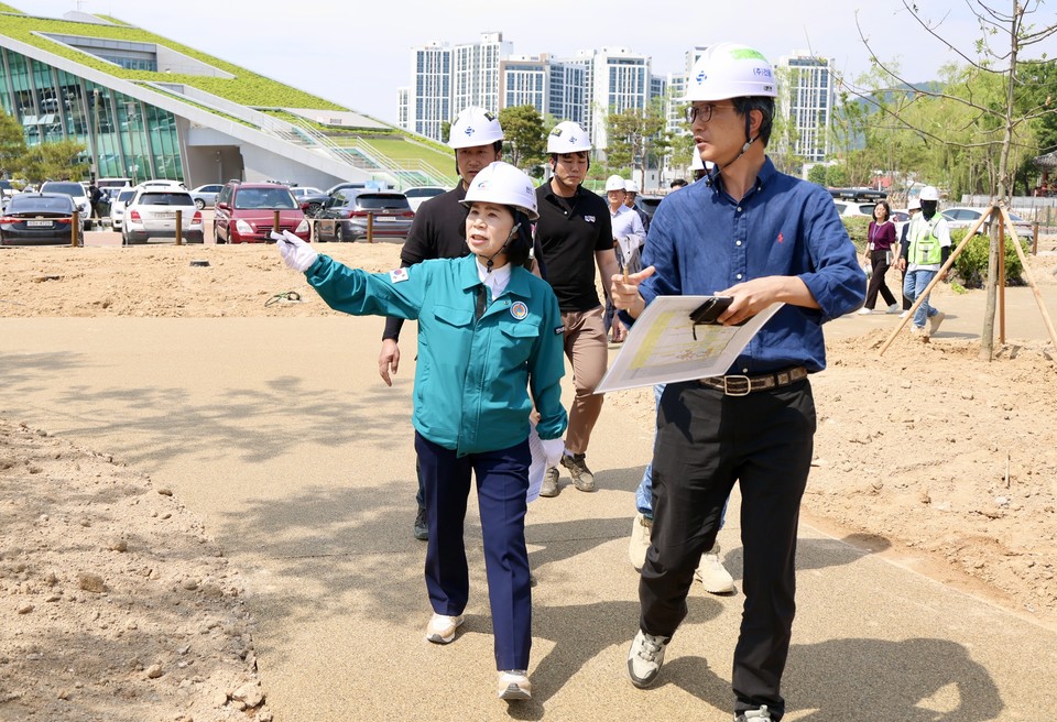천안시의회 김행금 의장 '천안삼거리공원 , 북면 납안리 태양광' 민원현장 방문