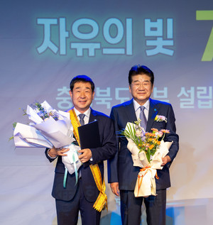 이재영 증평군수, 세계자유민주연맹 '자유장' 수상